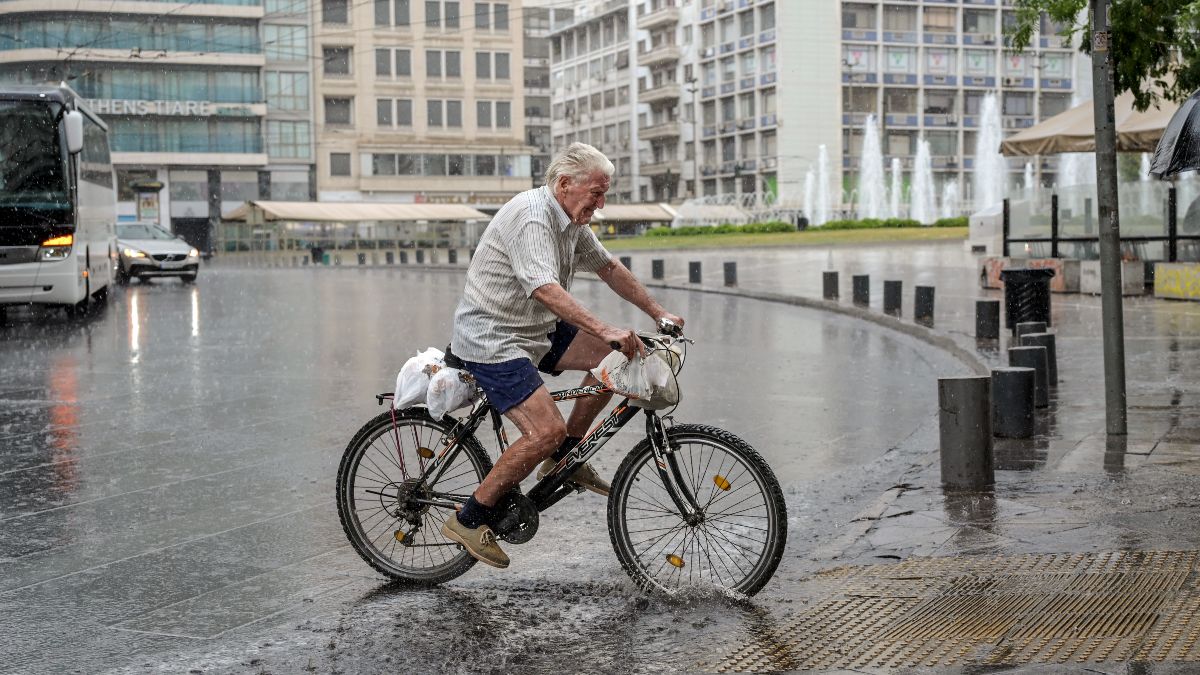 Σαββατοκύριακο με... καταιγίδες πριν από το καύσωνα: Η προειδοποίηση ...