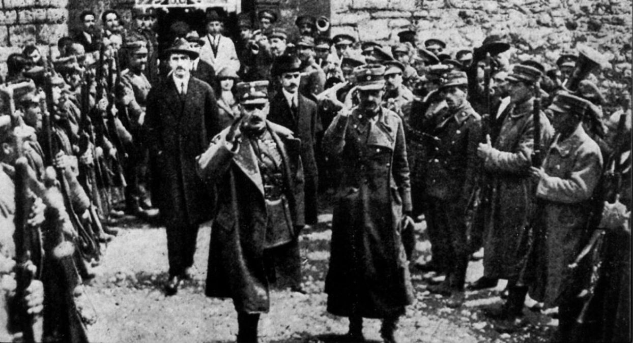 Σαν σήμερα, 22 Αυγούστου 1923: Η ματωμένη απεργία του Πειραιά και η ...