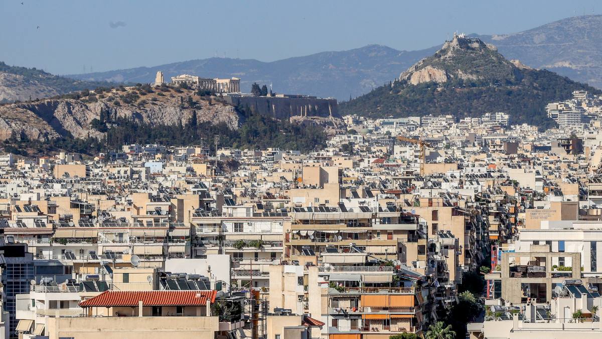 Στα ύψη η ακρίβεια: 2 στους 3 πολίτες της Αττικής δεν βγάζουν τον μήνα ...