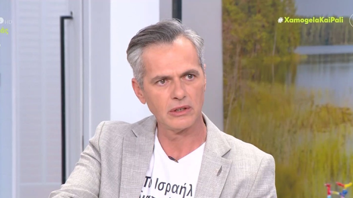 Ο Μάριος Αθανασίου «ξεσήκωσε» το πλατό στο Mega: Εμφανίστηκε με μπλούζα ...