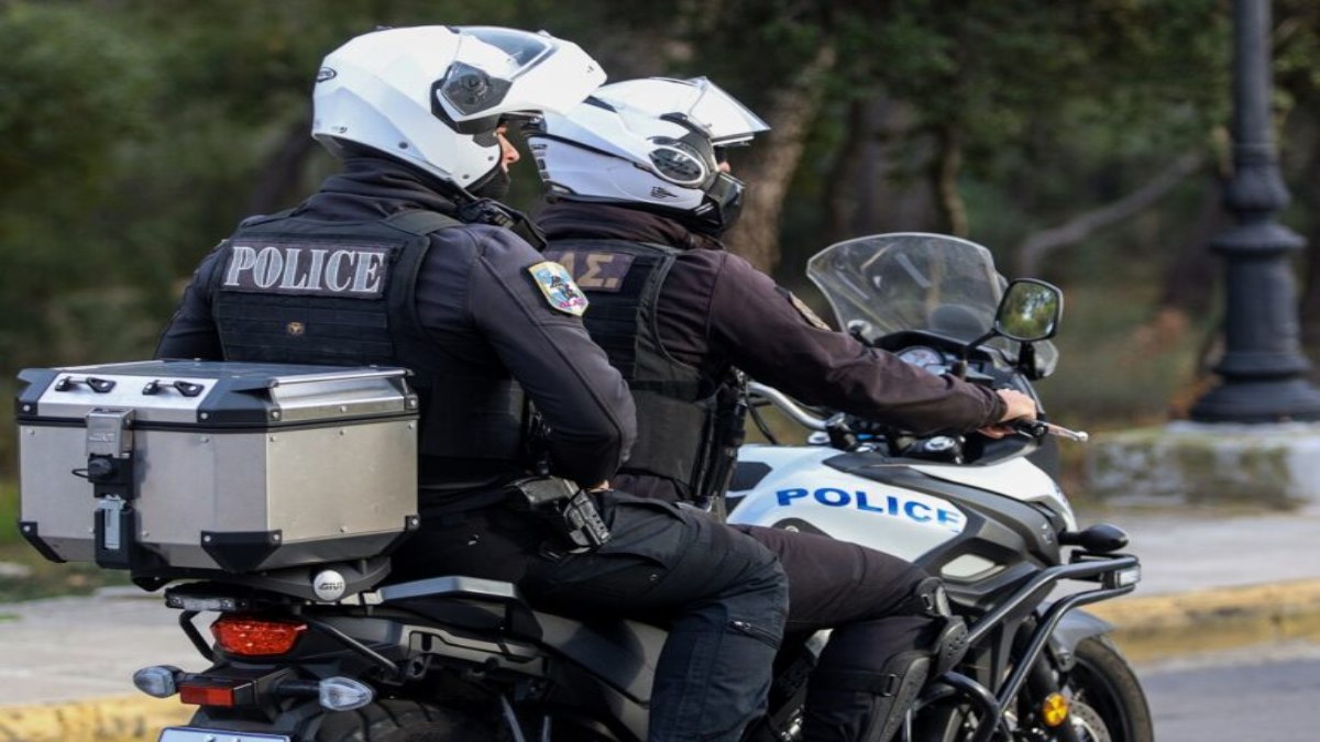 Ηρωική επέμβαση της ομάδας ΔΙ.ΑΣ.: Αστυνομικοί άνοιξαν τον δρόμο για να ...