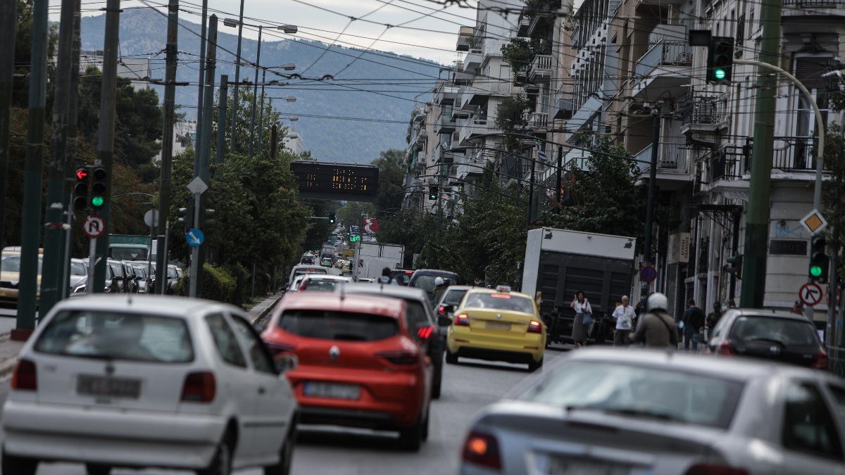 Κίνηση: Καραμπόλα 8 οχημάτων στη λεωφόρο Αλεξάνδρας - Μποτιλιάρισμα ...