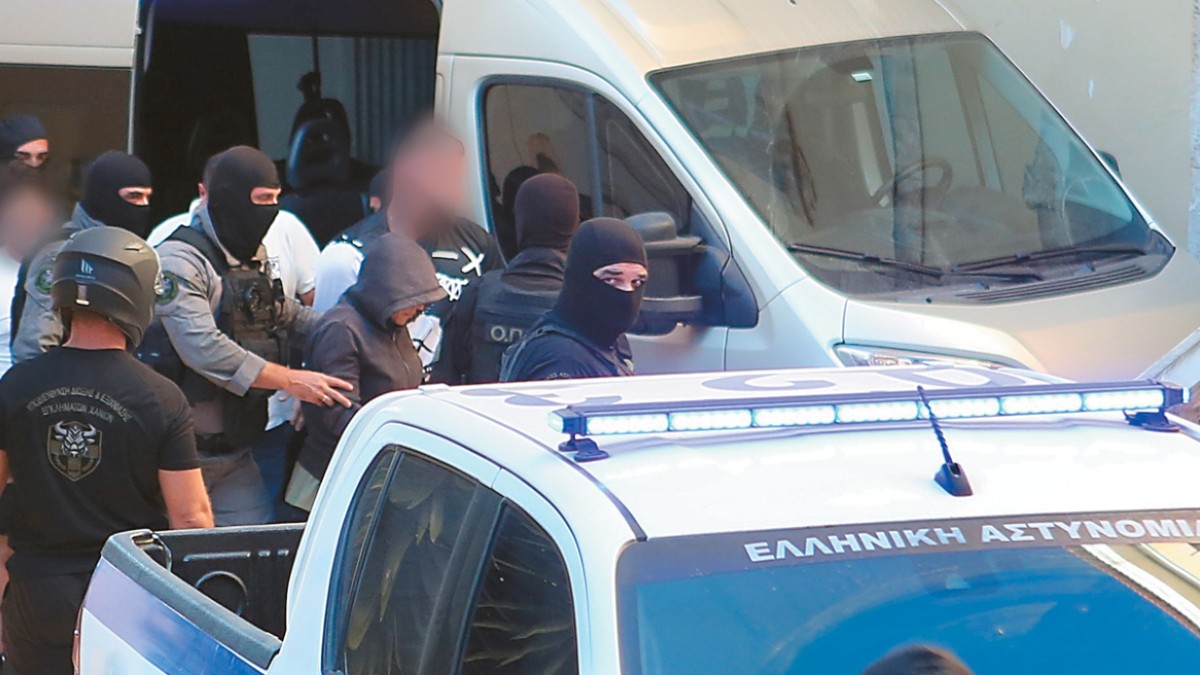 Μαφία της Κρήτης: Απολογούνται τα δύο αδέλφια του το ροζ βίντεο του ...
