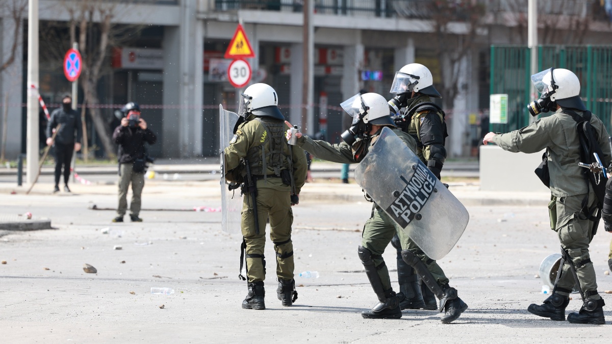 «Φρούριο» η Θεσσαλονίκη: Επί ποδός τα ΜΑΤ για τη ΔΕΘ - Πορείες και ...
