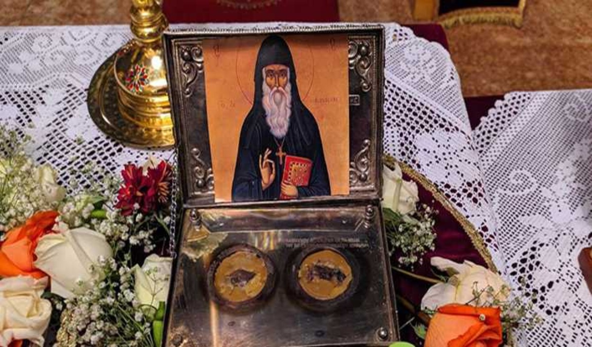 Ανακομιδή Ιερών λειψάνων του Αγίου Νεκταρίου: Το θαύμα της αγιότητάς ...