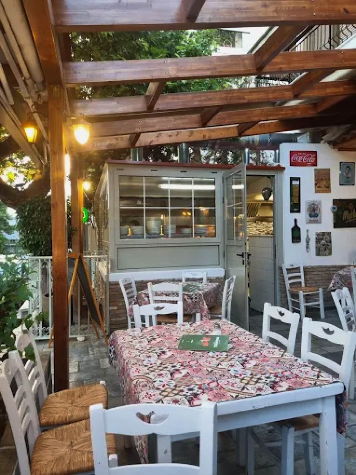 Αγία Παρασκευή: 32 must-visit places για καφέ, φαγητό και ποτό | Athens ...