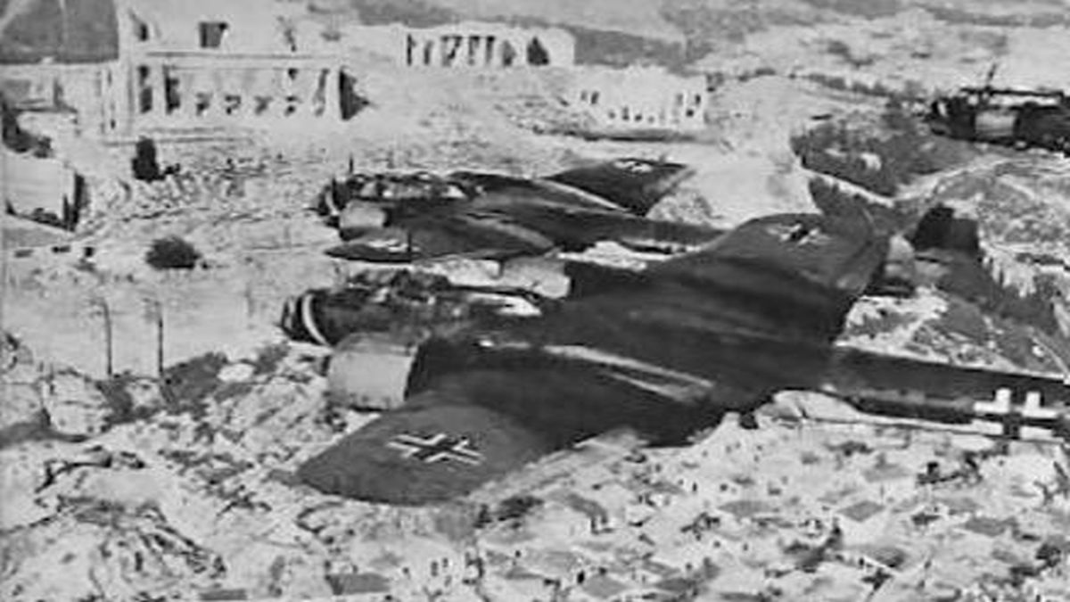 Σαν σήμερα, 09 Οκτωβρίου 1944: Γερμανικό αεροπλάνο βομβαρδίζει το ...