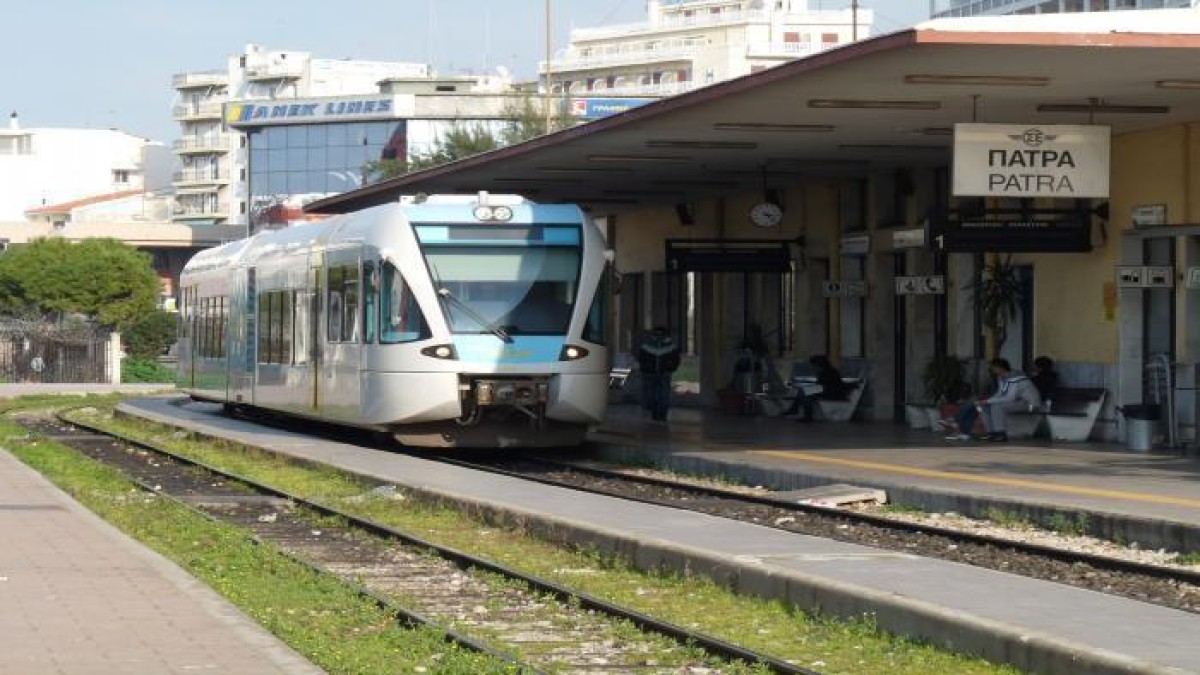 Πάτρα: Συναγερμός στον Προαστιακό - Κατέρρευσε 15χρονος | Athens Magazine