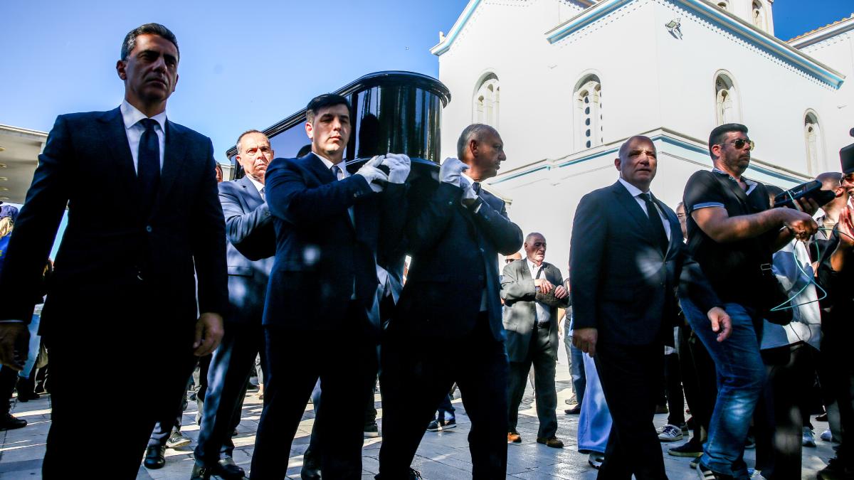 Ο Διονύσης Σαββόπουλος πέρασε στην αιωνιότητα: Εικόνες και βίντεο από ...