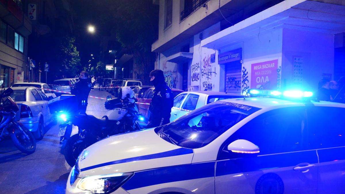 Φρίκη στη Σαλαμίνα: Με μπουκάλι σκότωσαν την 75χρονη - Ανθρωποκυνηγητό ...