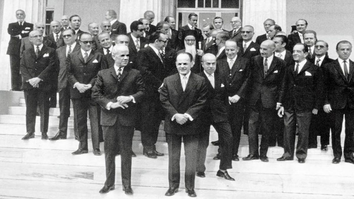Σαν σήμερα, 25 Νοεμβρίου 1973: Ανατρέπεται η κυβέρνηση Μαρκεζίνη και ο ...