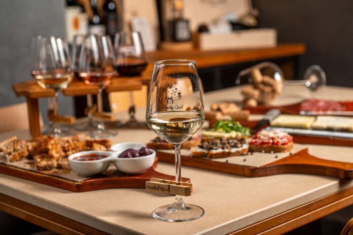 Drunky Goat: Επαναπροσδιορίζει το Wine Bar με 100% ελληνικό τσίπουρο ...