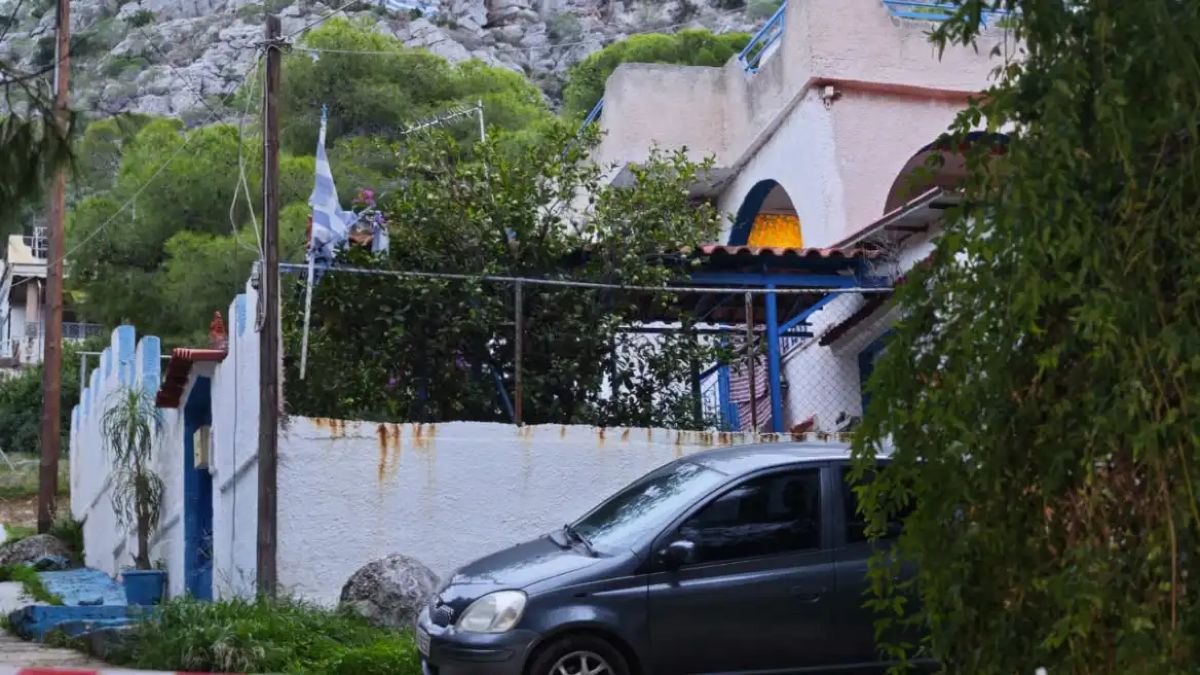Φρίκη στη Σαλαμίνα: Η 75χρονη δολοφονήθηκε με χτυπήματα στο κεφάλι μέσα ...