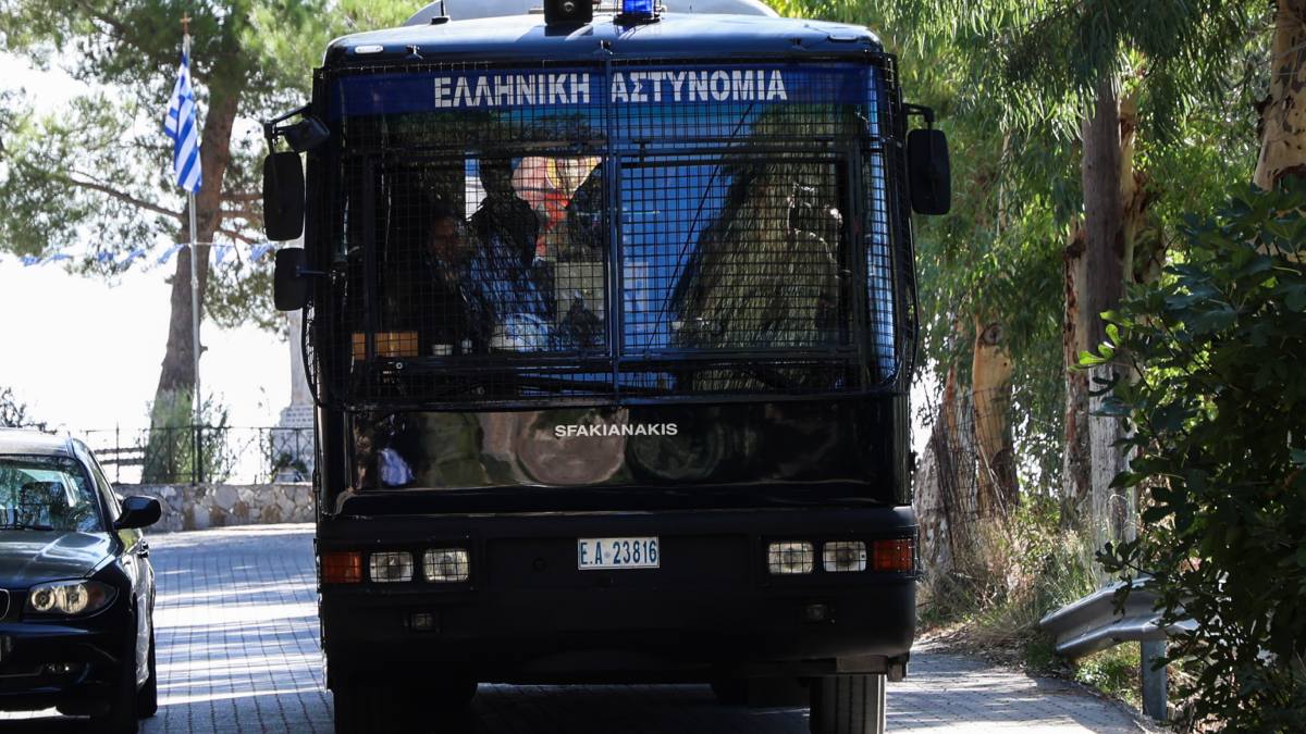 Βορίζια: Ισχυρή αστυνομική παρουσία στην κηδεία του 39χρονου - Φεύγουν ...