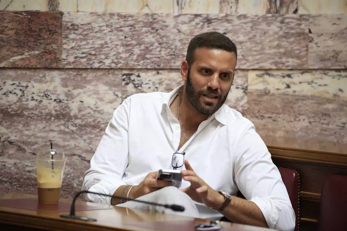 O ευρωβουλευτής Νίκος Παππάς χτύπησε Έλληνα δημοσιογράφο στο ...