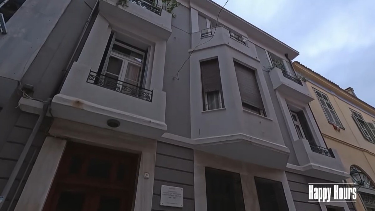 Οδός Κυδαθηναίων: Ο δρόμος της Πλάκας με τα 2 ιστορικότερα στέκια και ...