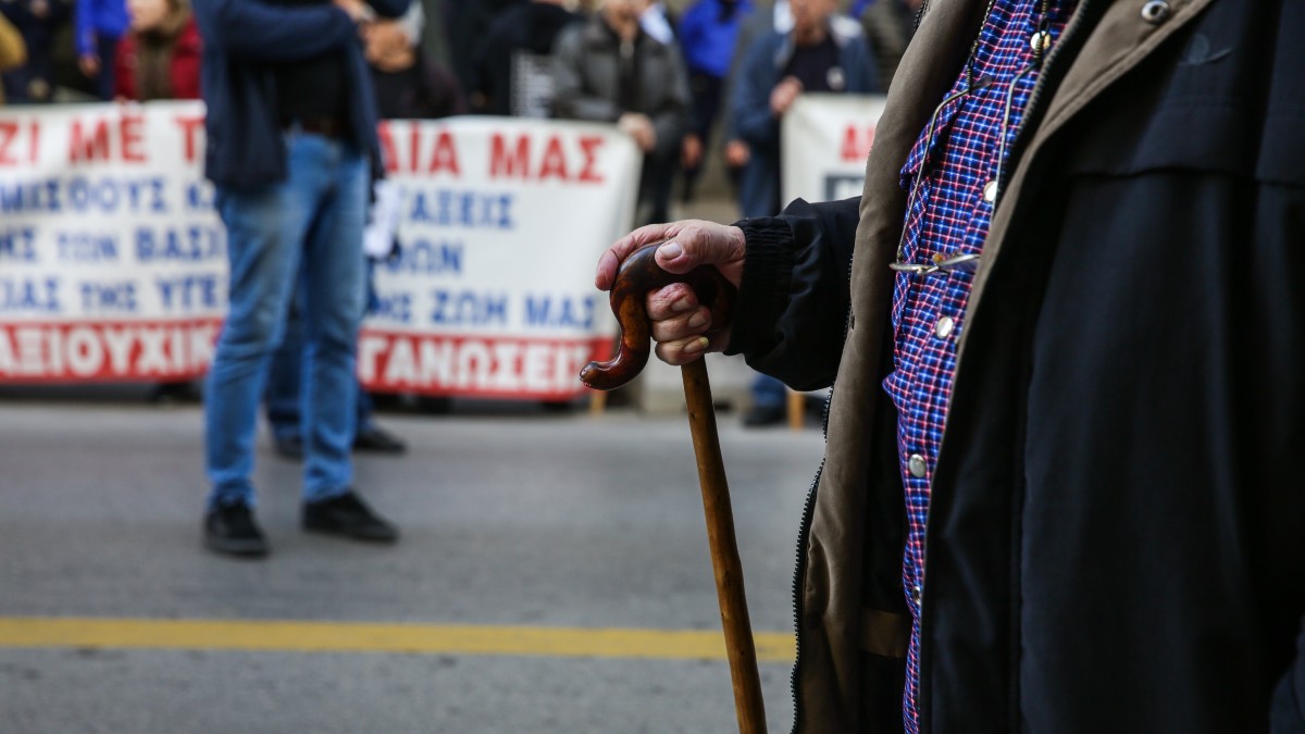 Συντάξεις Φεβρουαρίου 2026: Νωρίτερα οι πληρωμές - Πότε θα φανούν τα ...