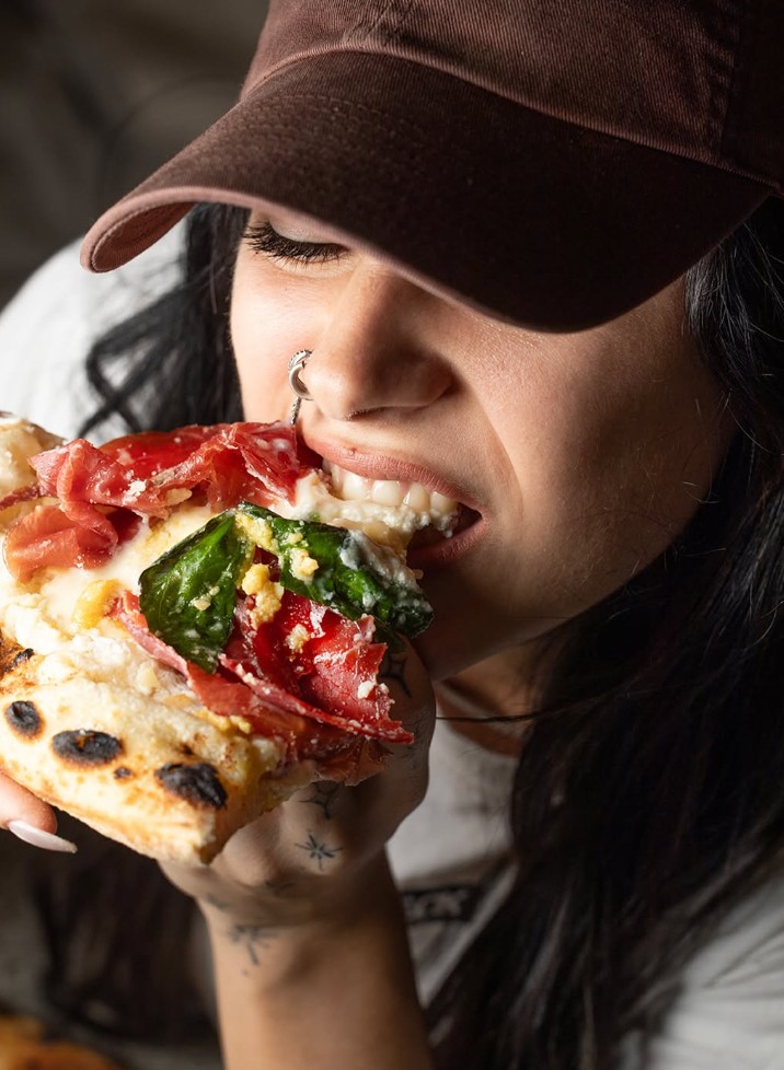 Knack & Snack: Η πράσινη αυλόπορτα του Κεραμεικού που κρύβει την πιο ...
