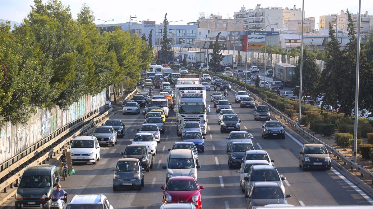 Το «σύνδρομο της επιστροφής»: Γιατί η Αθήνα βουλιάζει μετά τις γιορτές ...
