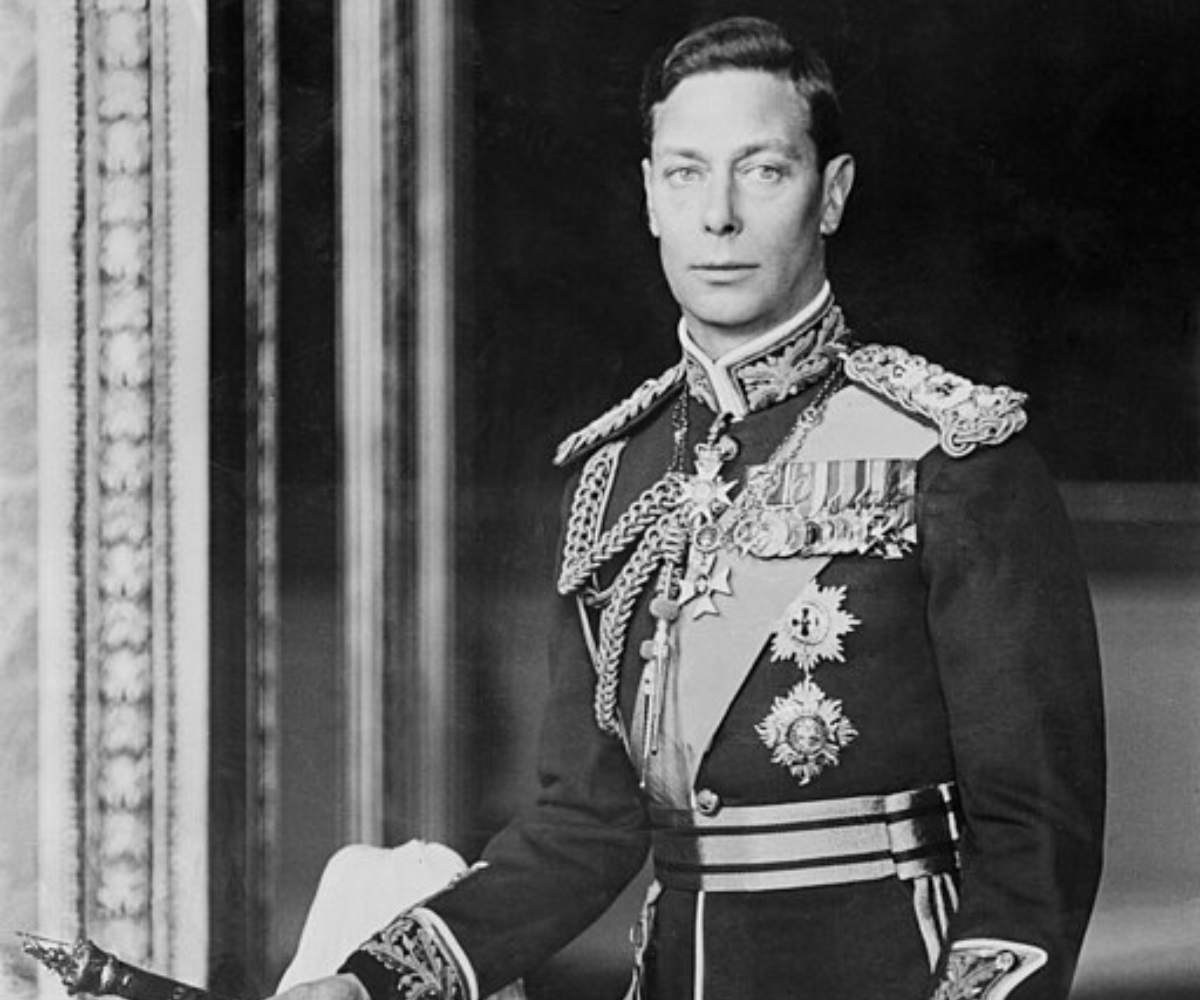 Σαν σήμερα, 06 Φεβρουαρίου 1952: Η Βασίλισσα Ελισάβετ ανεβαίνει στον ...