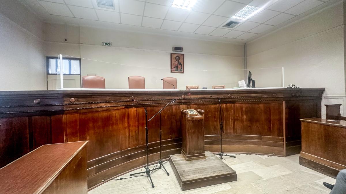Θρίλερ στην Ευελπίδων: Πώς ο 20χρονος Αιγύπτιος έγινε «καπνός» μέσα από ...