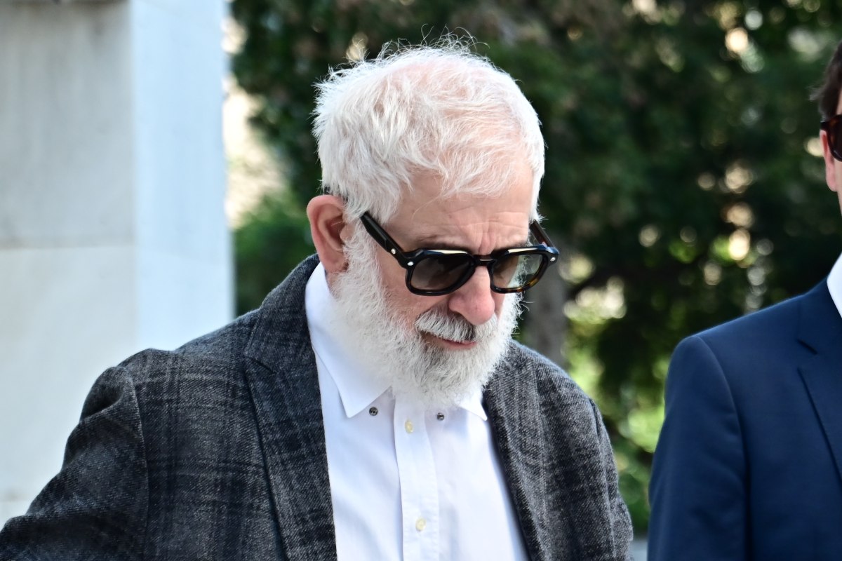 Ο Πέτρος Φιλιππίδης μιλά για πρώτη φορά στις κάμερες σε έξοδό του: «Με ...