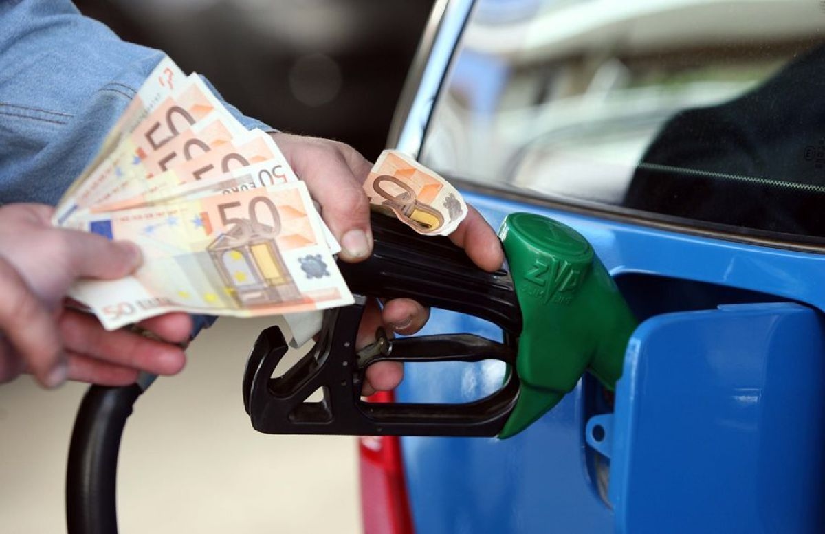 Fuel Pass 2026: Με ΑΦΜ οι αιτήσεις μετά το «μπλακ άουτ» - Ποιοι κάνουν ...