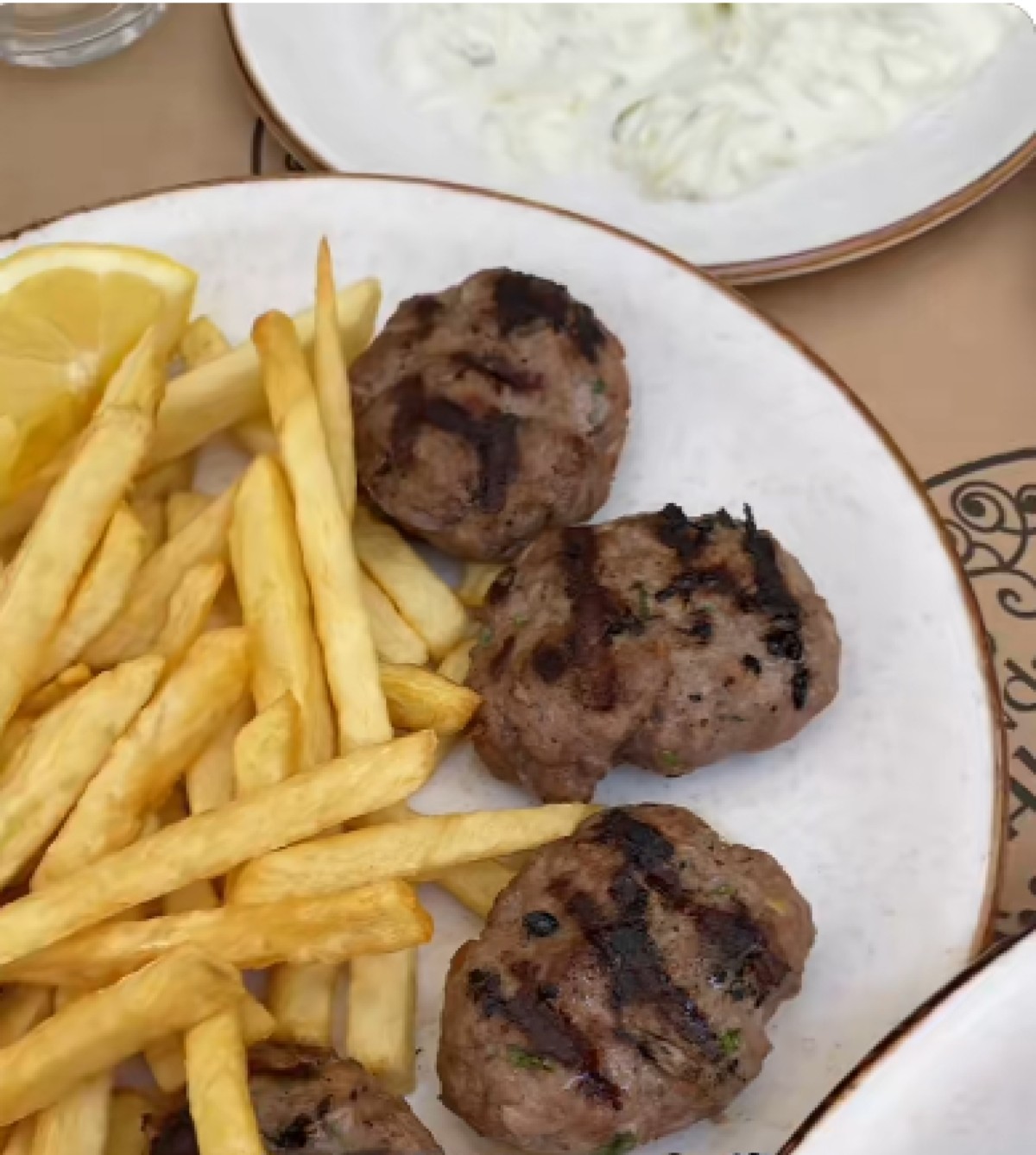 Τα μπιφτέκια θρύλος του Φαλήρου με μυστική συνταγή 60 χρόνων έφτασε στο ...
