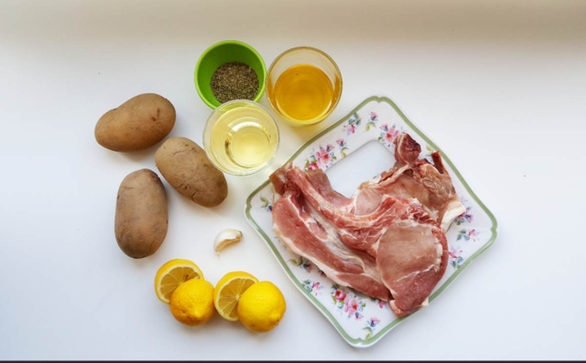 Λεμονάτες χοιρινές μπριζόλες που λιώνουν στο στόμα – Η συνταγή που δεν ...