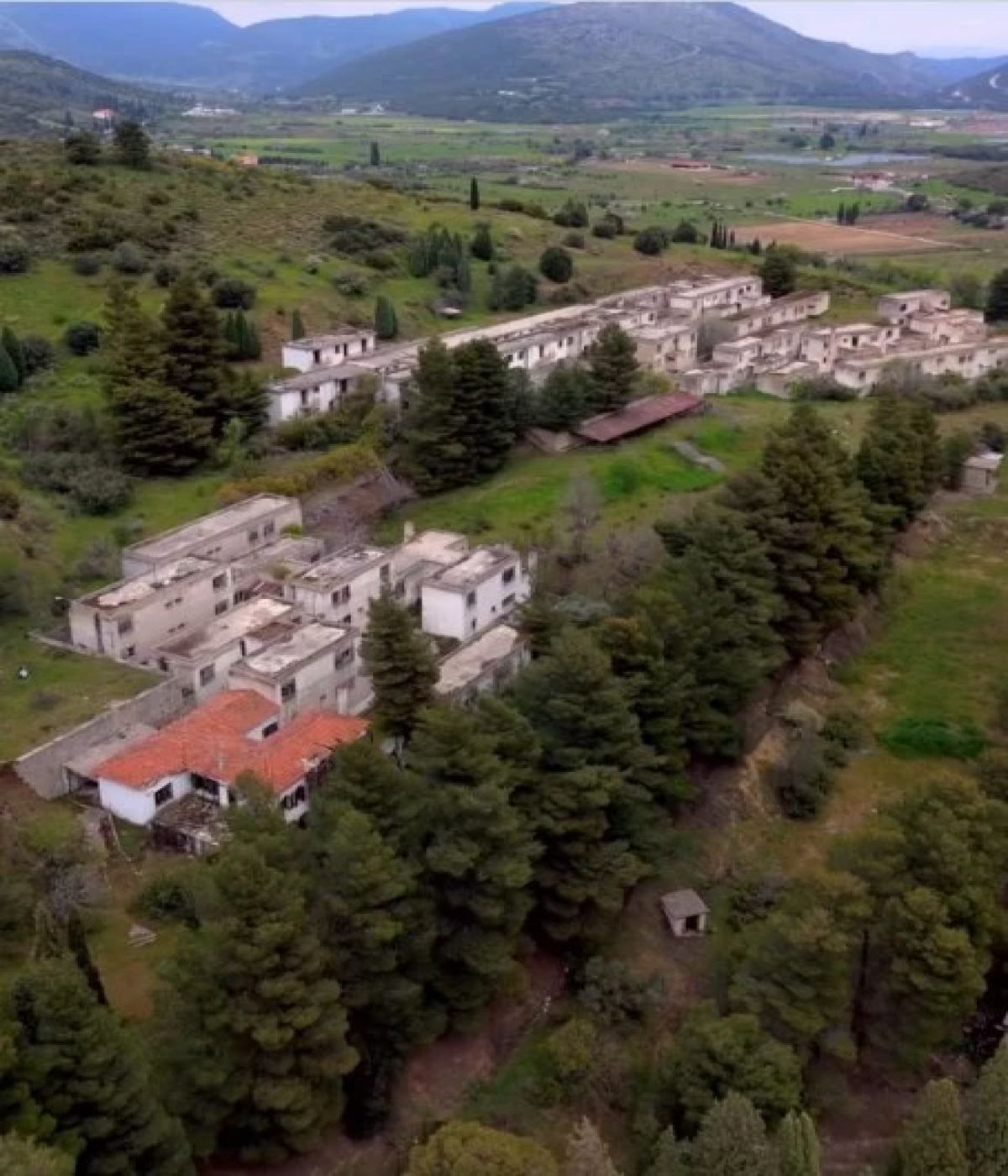 Οικισμός Μπάρλου στο Δίστομο: Η «πόλη - φάντασμα» που σβήστηκε από τον ...