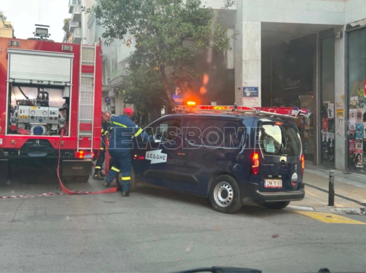 Φωτιά στο Κολωνάκι – Διακοπή κυκλοφορίας και μεγάλη κινητοποίηση της ...
